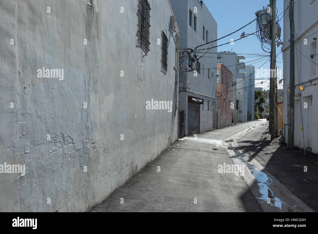 BACK ALLEYWAY SOUTH BEACH MIAMI BEACH FLORIDA USA Stock Photo - Alamy