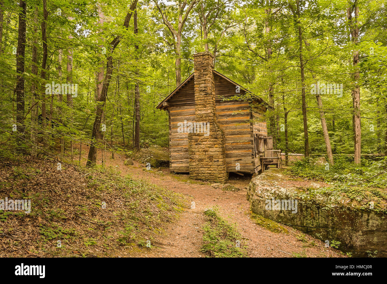 A pioneer style log cabin in the appalachian foothills Stock Photo - Alamy