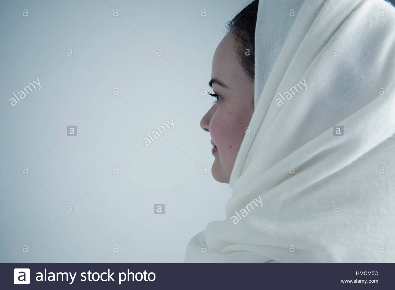 Profile middle eastern woman hi-res stock photography and images - Alamy