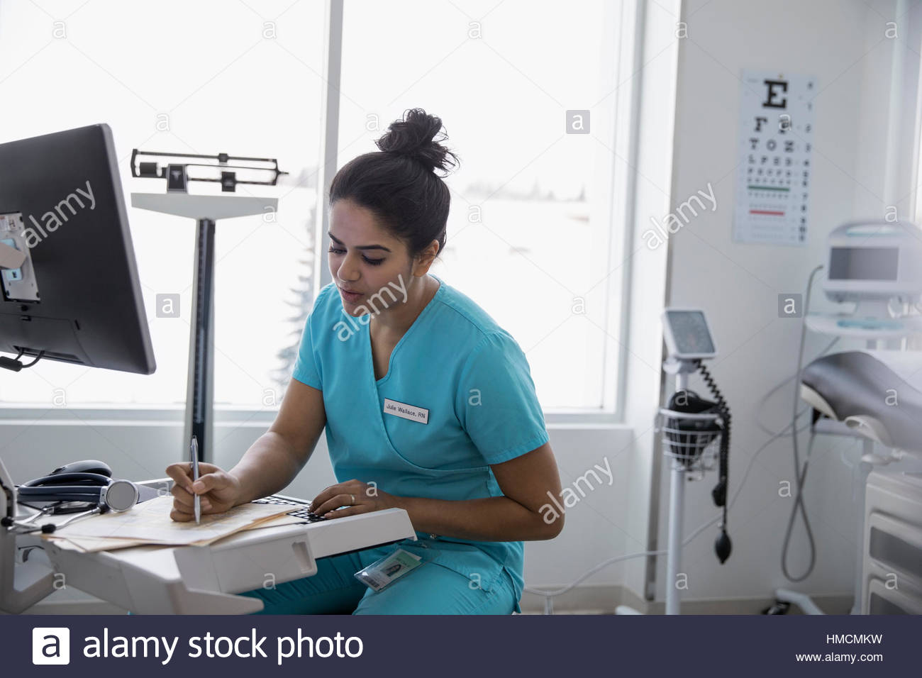 One woman with color chart hi-res stock photography and images - Alamy