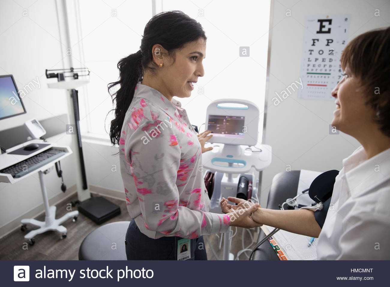 Female doctor checking pulse hi-res stock photography and images - Alamy