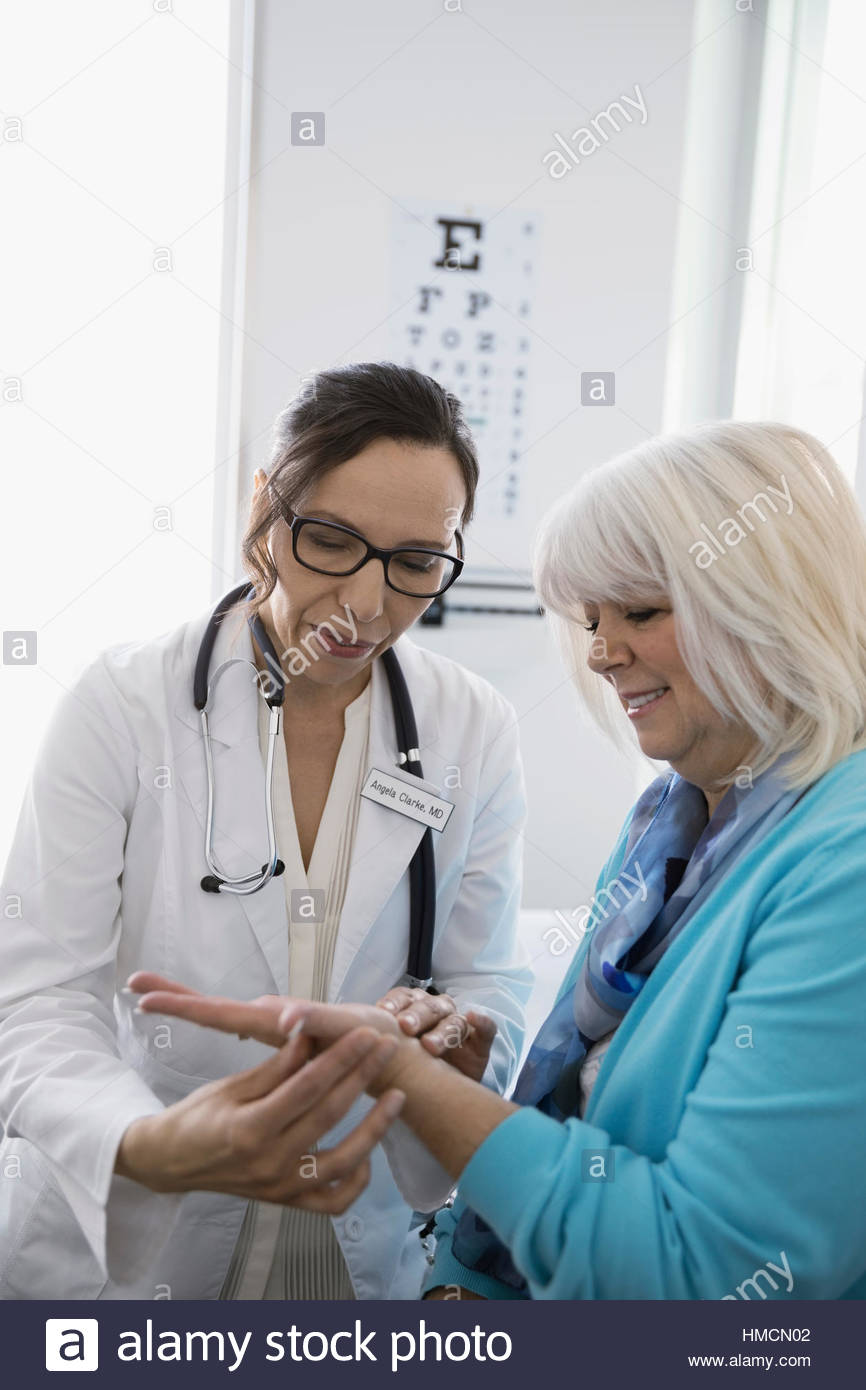 Doctor hand holding patient hand hi-res stock photography and images ...