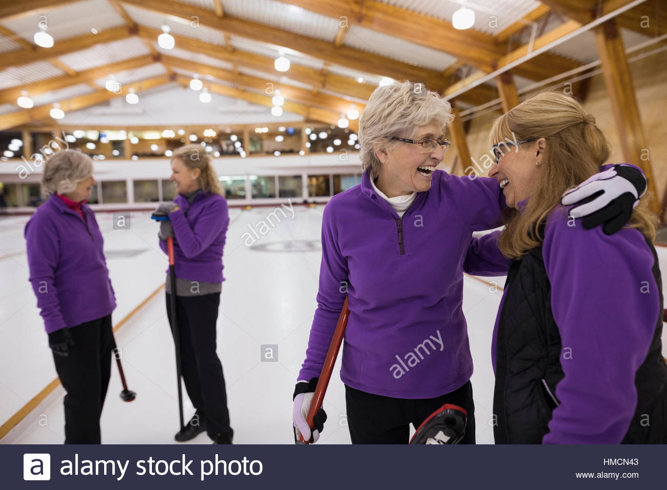 Four women hugging hi-res stock photography and images - Alamy