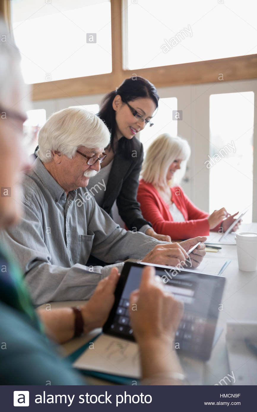 Students using tablets classroom hi-res stock photography and images ...
