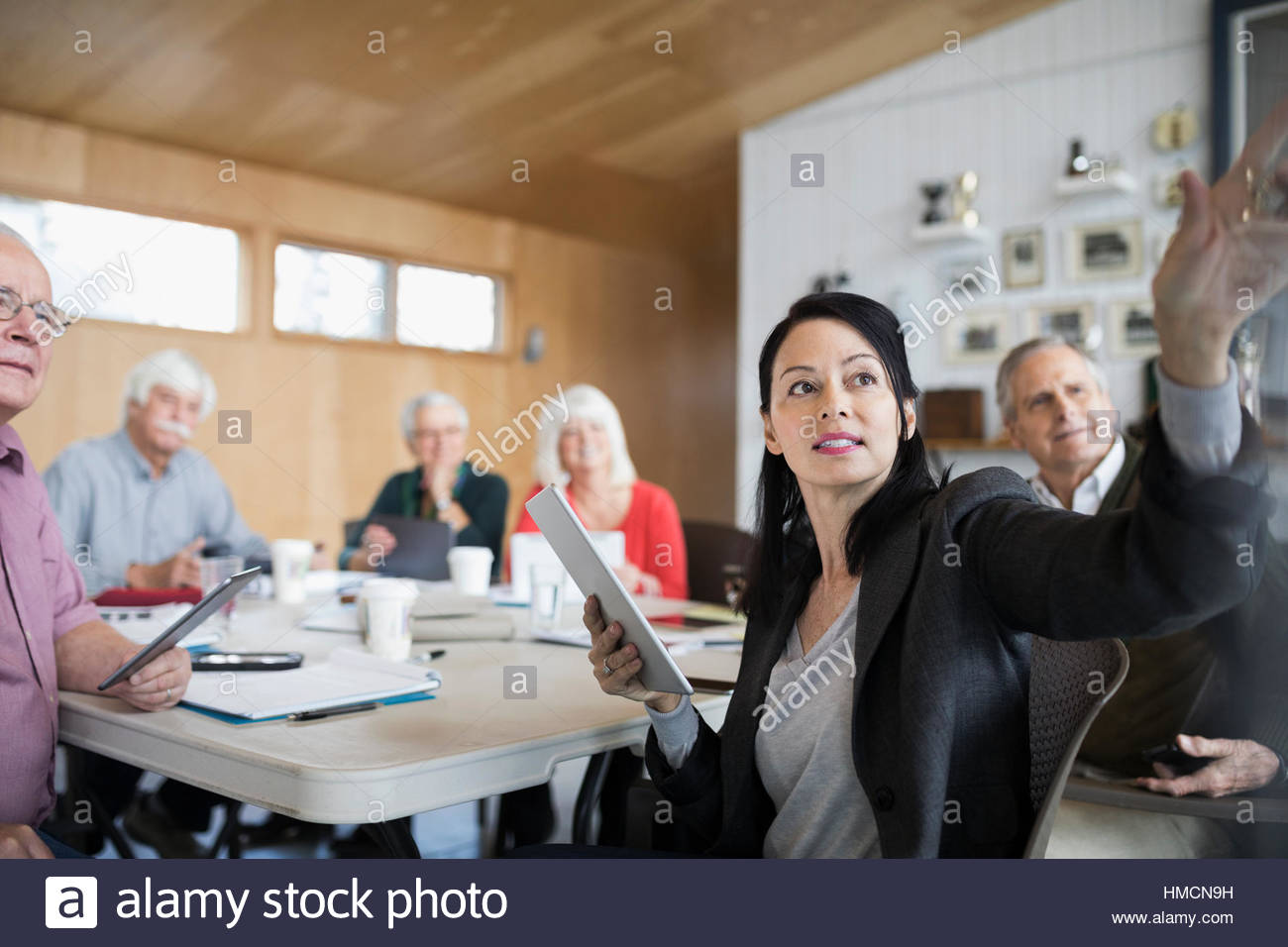 Students helping seniors hi-res stock photography and images - Alamy