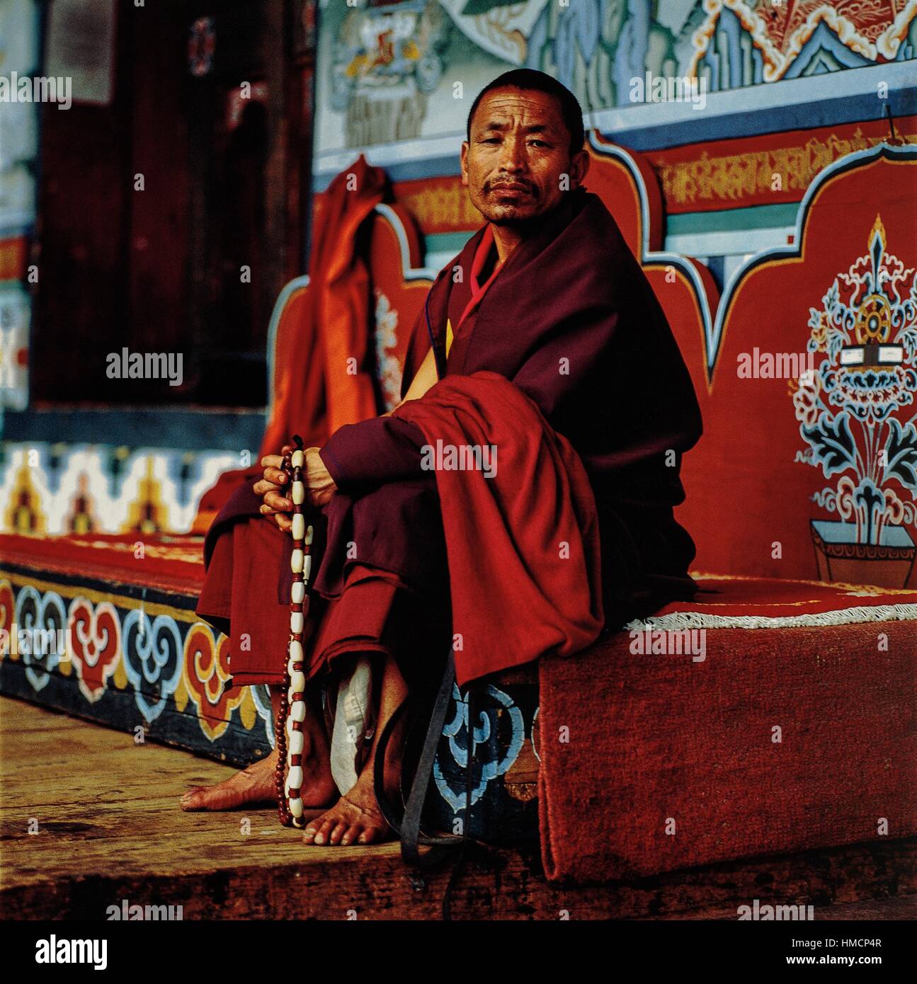 Lama praying in taktsang palphug monastery hi-res stock photography and ...