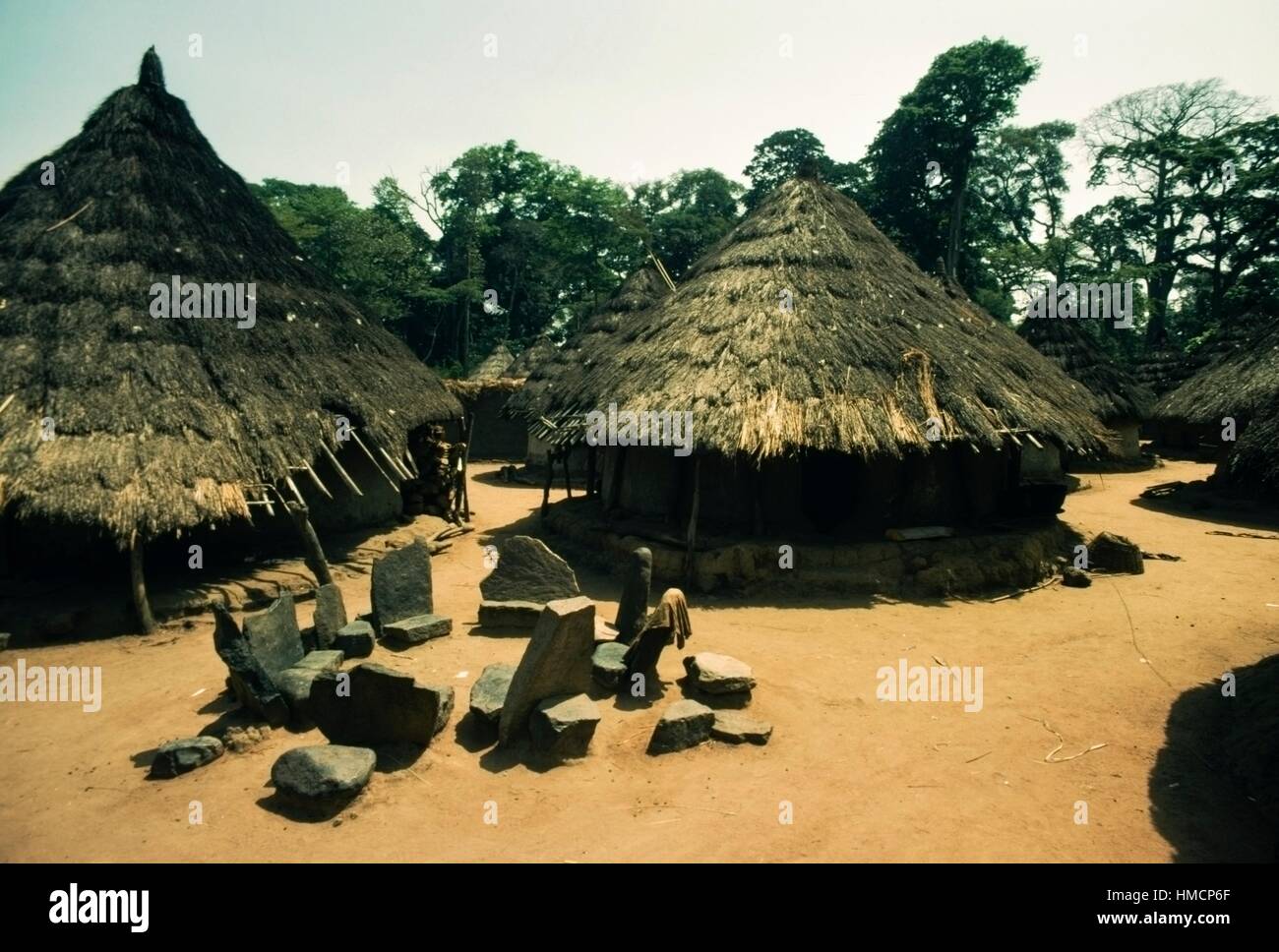 Huts with thatched roofs, Senufo village, Ivory Coast Stock Photo - Alamy