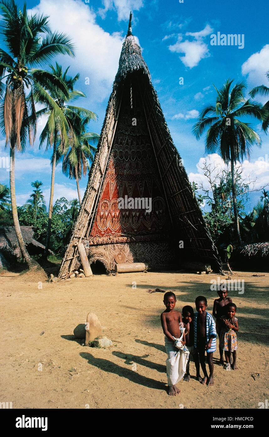 Children in front of the House of the Spirits, Maprik, Papua New Guinea ...
