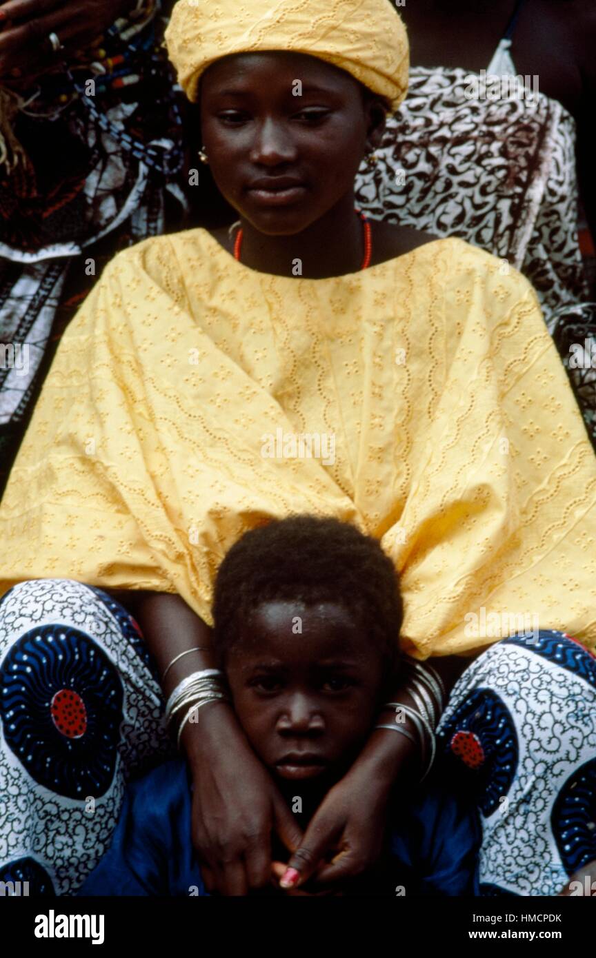 Diola woman with child, Senegal Stock Photo - Alamy