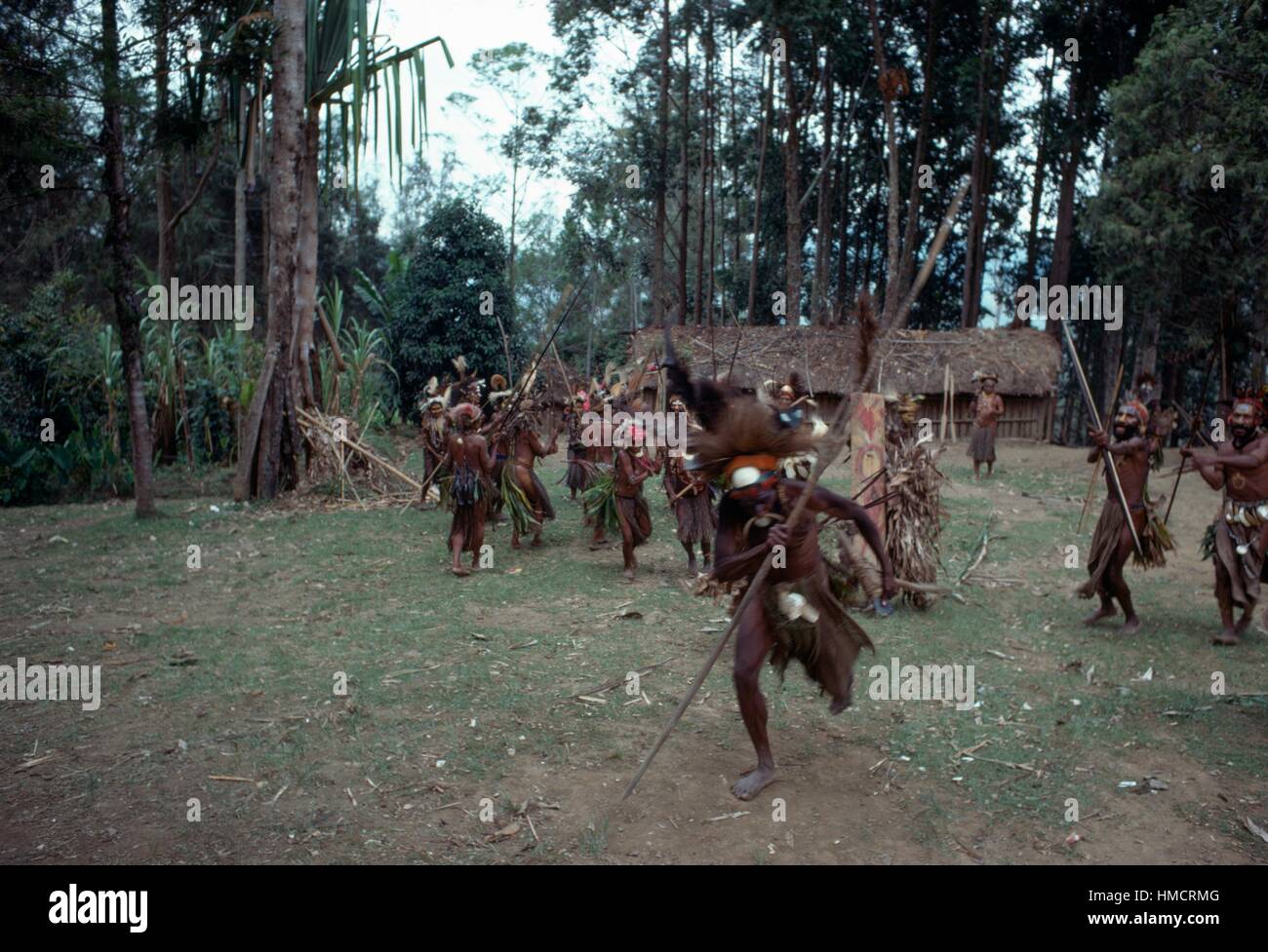 Indigenous people from maruku tribe hi-res stock photography and images ...
