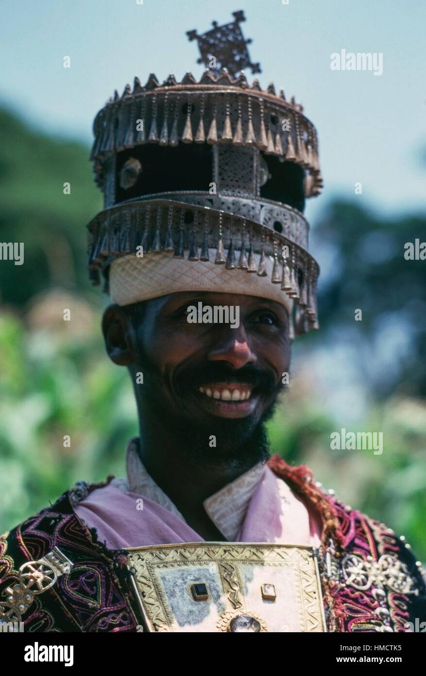 Coptic priest wearing holy vestments hi-res stock photography and ...
