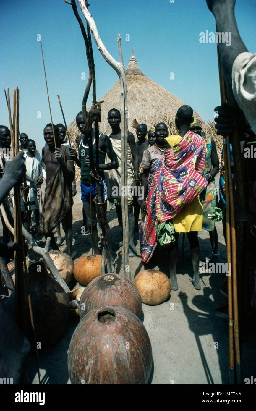 Nuer tribe hi-res stock photography and images - Alamy