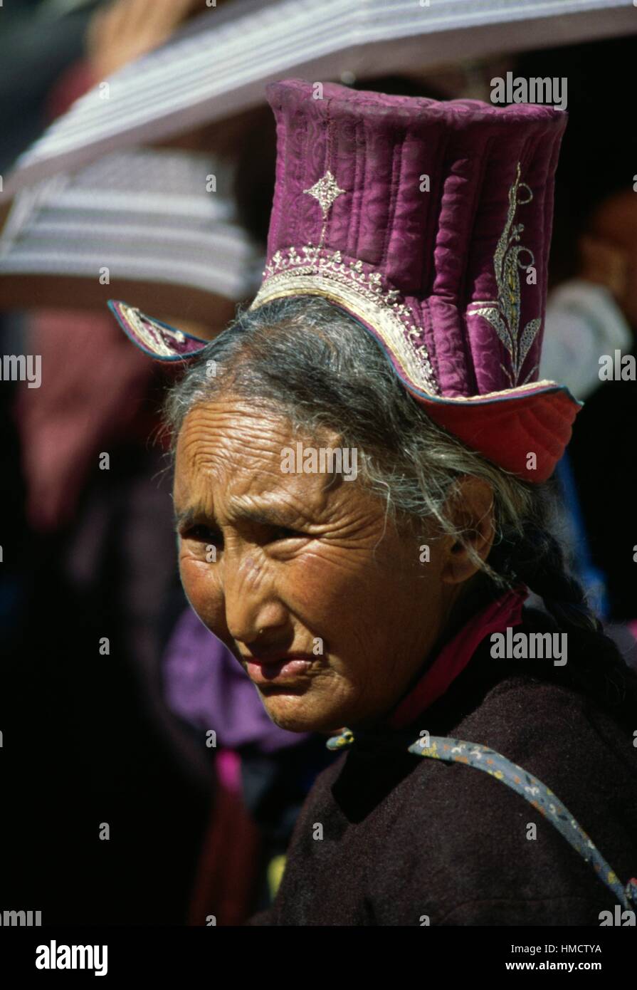 Ladakh woman wearing traditional clothes and hat at Leh market, Ladakh ...