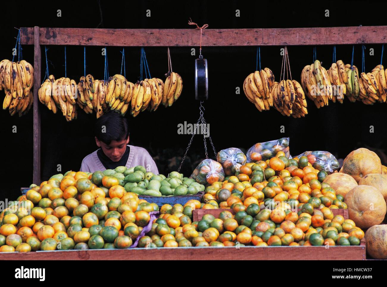Selling bananas and other fruits at the Cartago market, Costa Rica ...