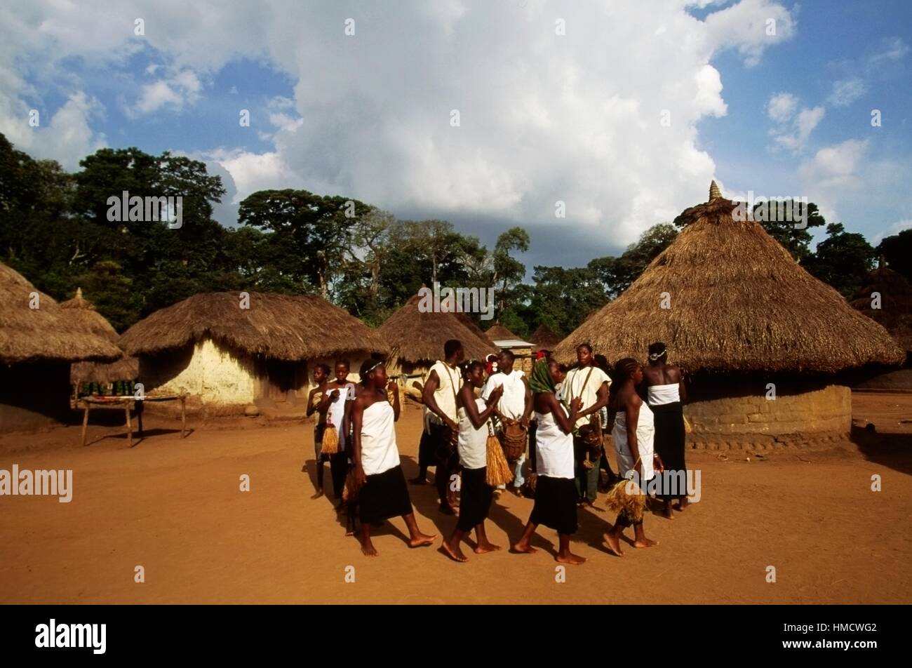 Ivory coast traditional dance hi-res stock photography and images - Alamy
