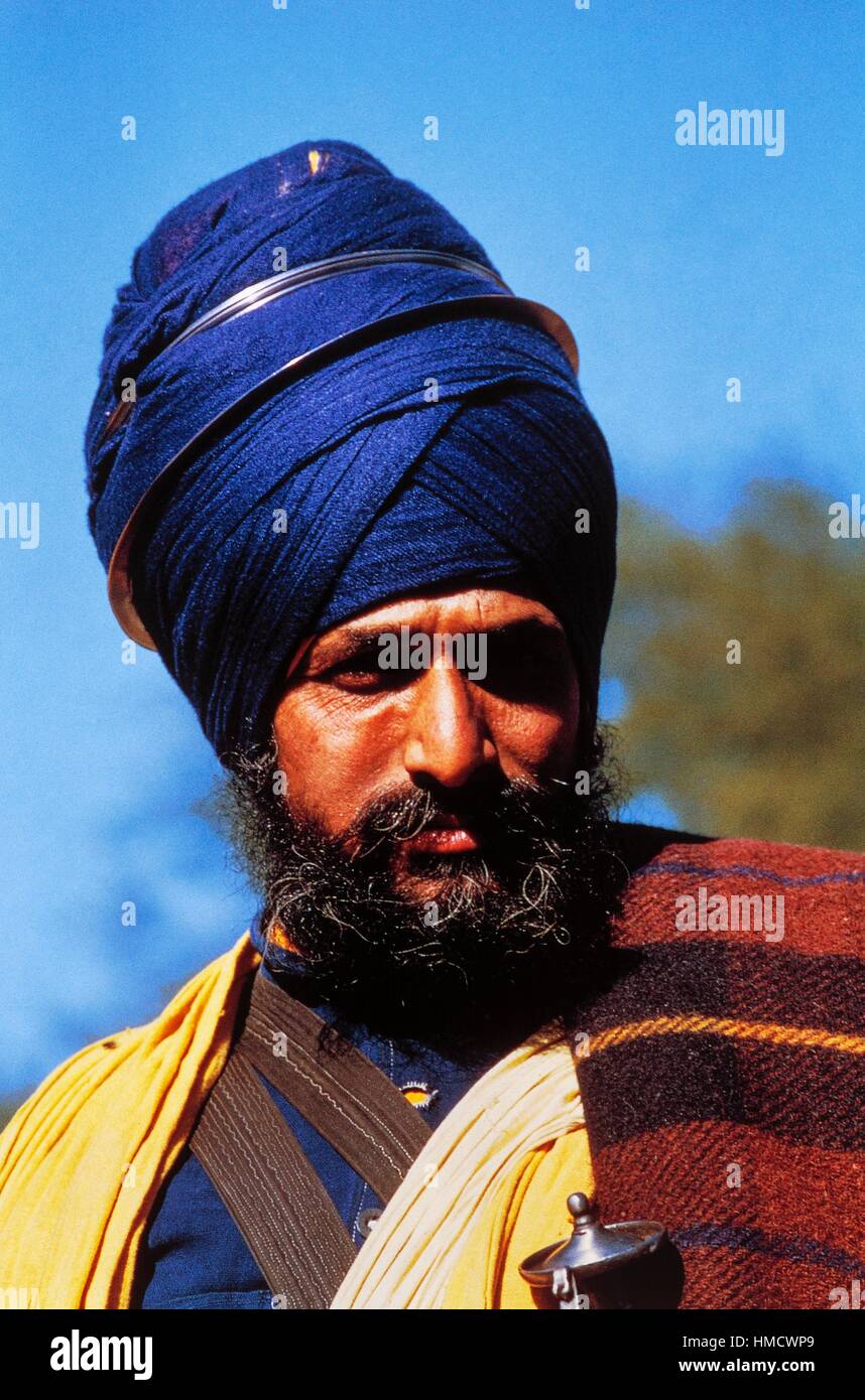 Sikh warrior wearing a traditional turban, India Stock Photo - Alamy