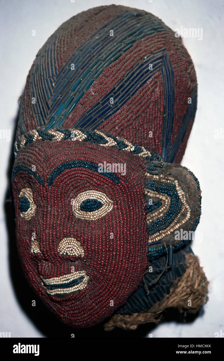 Cameroon mask hi-res stock photography and images - Alamy