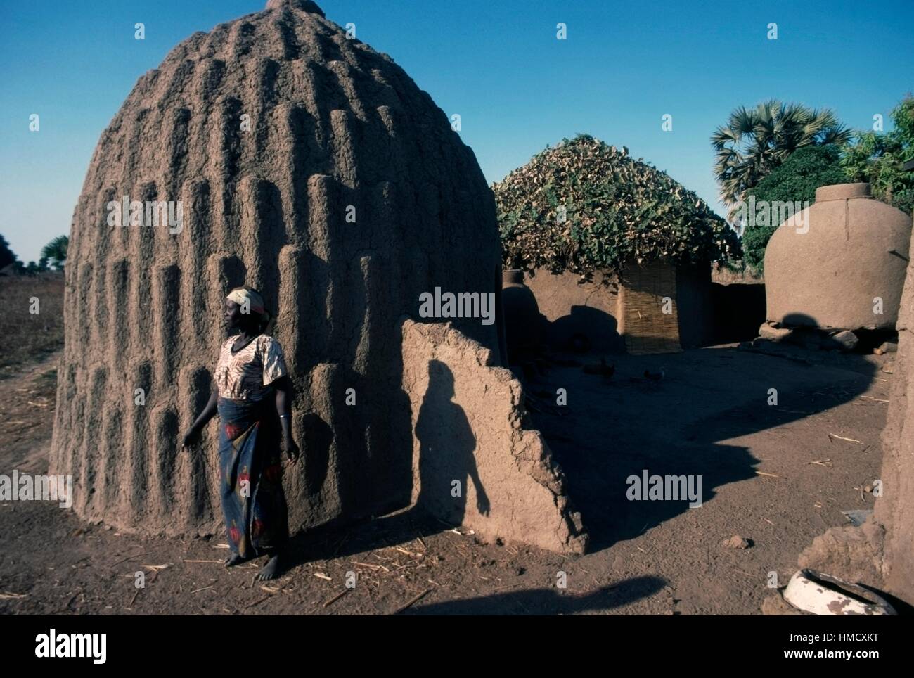 Beehive shape hi-res stock photography and images - Alamy