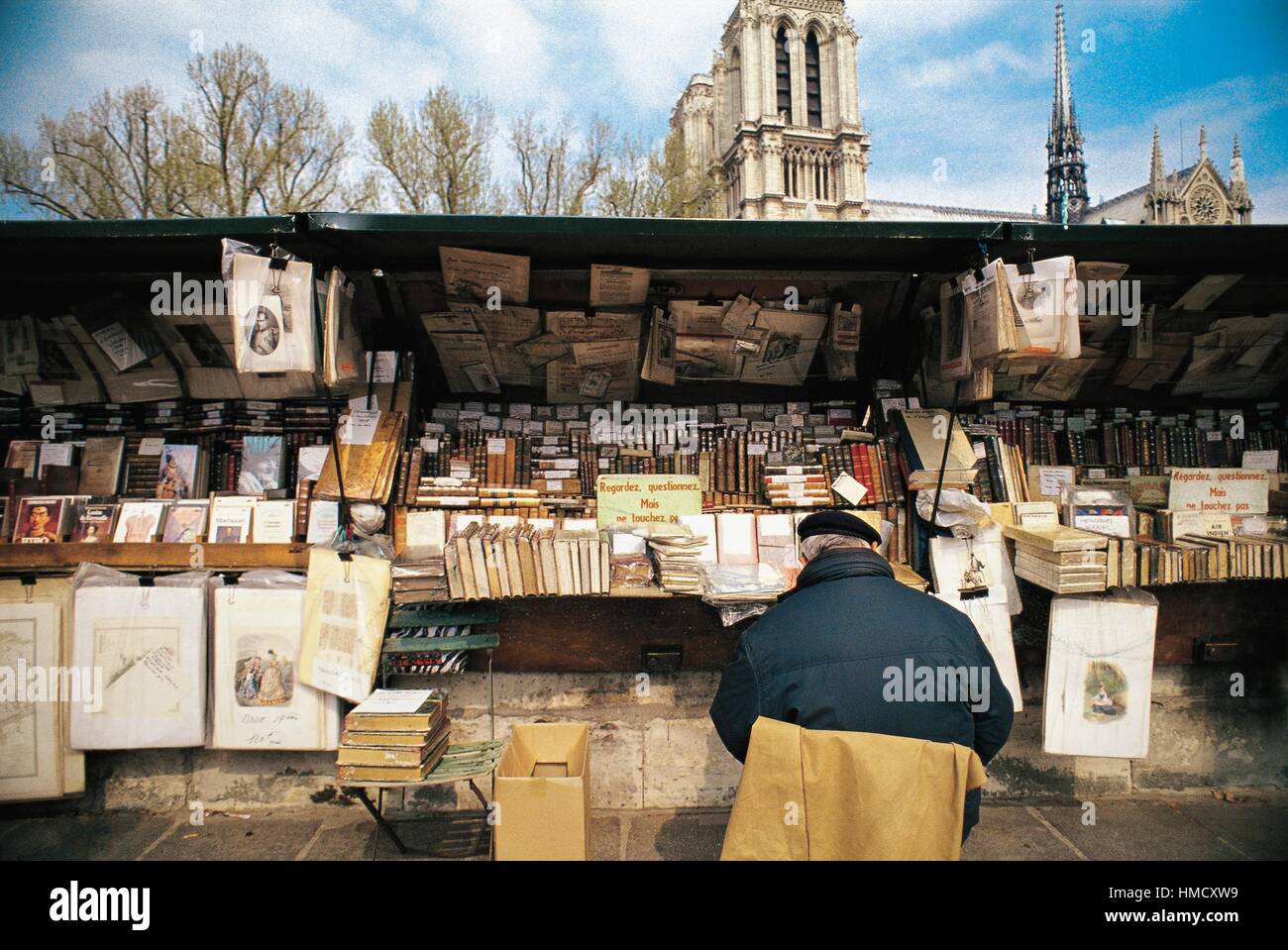 Book stall on banks of river seine hi-res stock photography and images ...