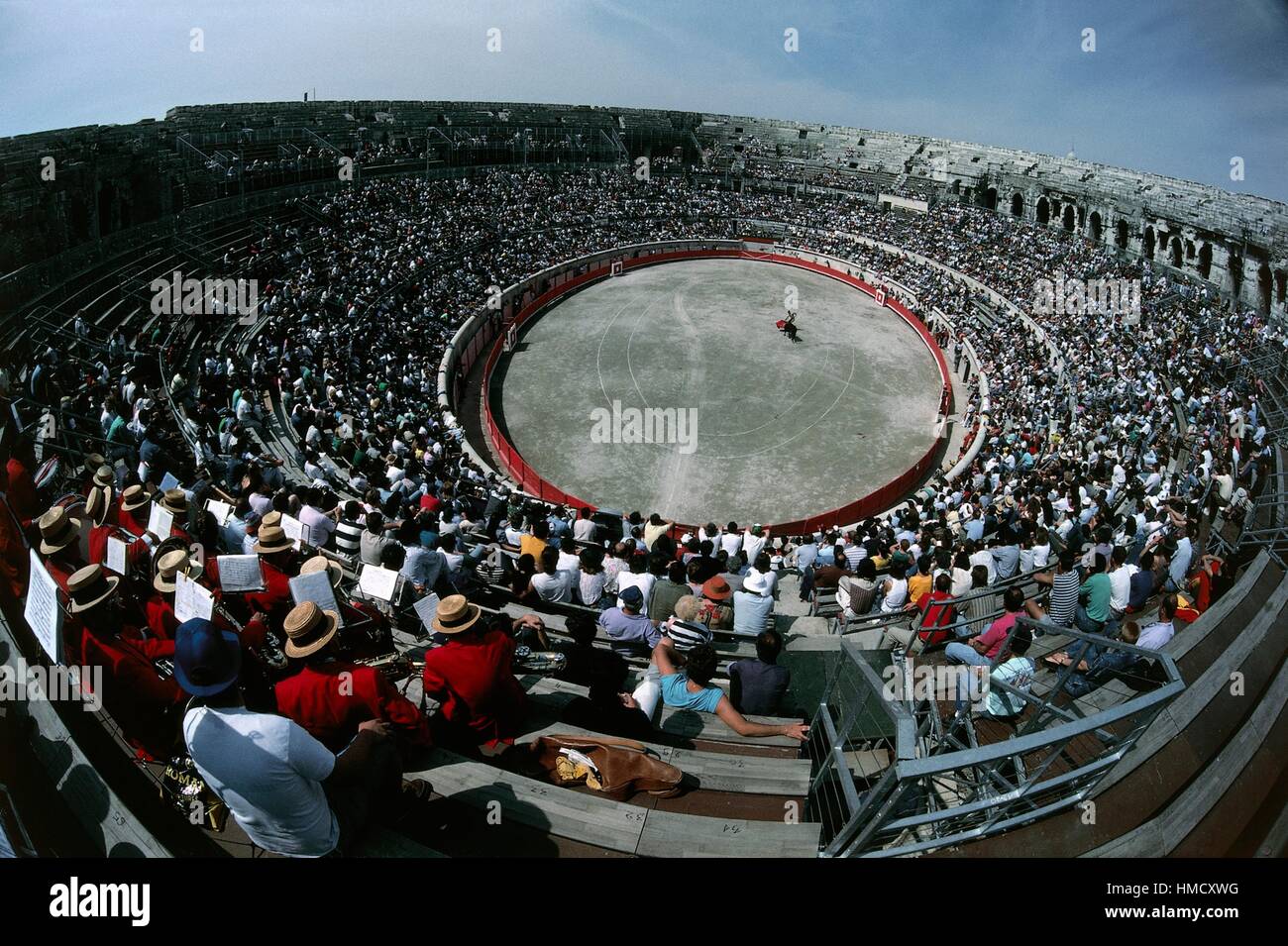 Spectators in an arena hi-res stock photography and images - Alamy