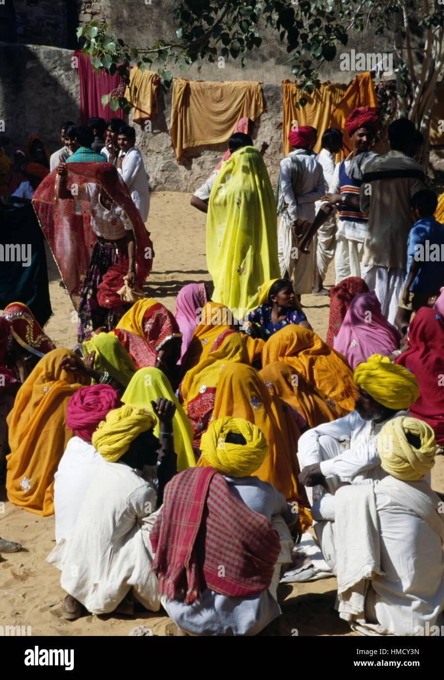 People at the Pushkar fair wearing colourful clothes and turbans ...