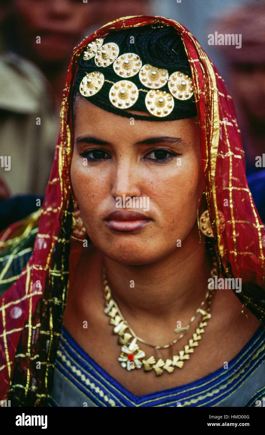 Portrait of tuareg woman hi-res stock photography and images - Alamy