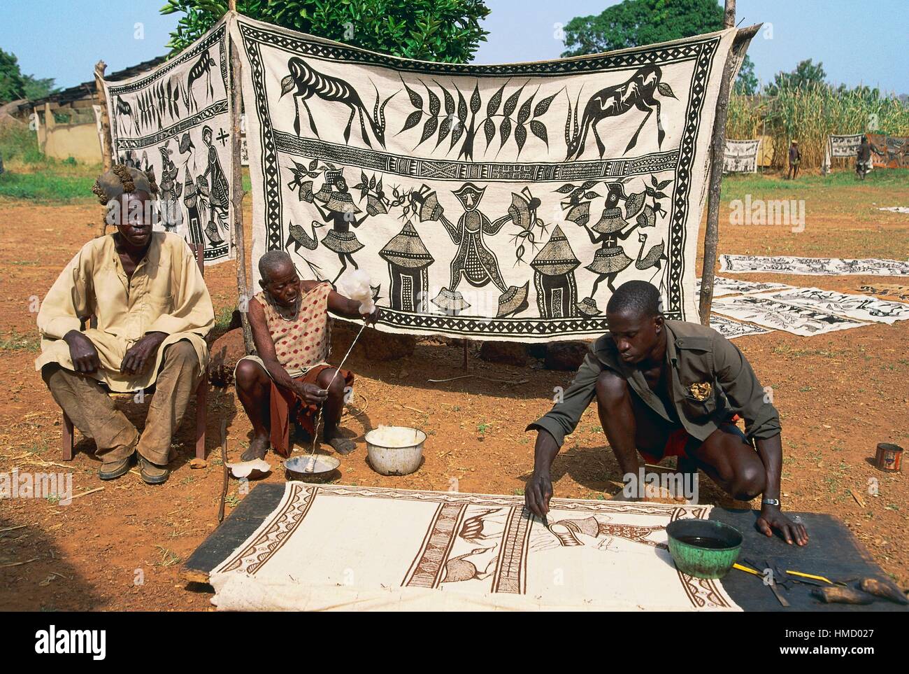 A Senufo artisan painting textiles, Fakaha, Ivory Coast Stock Photo - Alamy