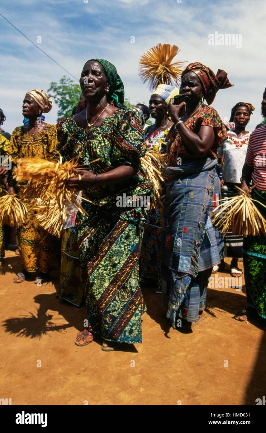Ivory coast dance hi-res stock photography and images - Alamy