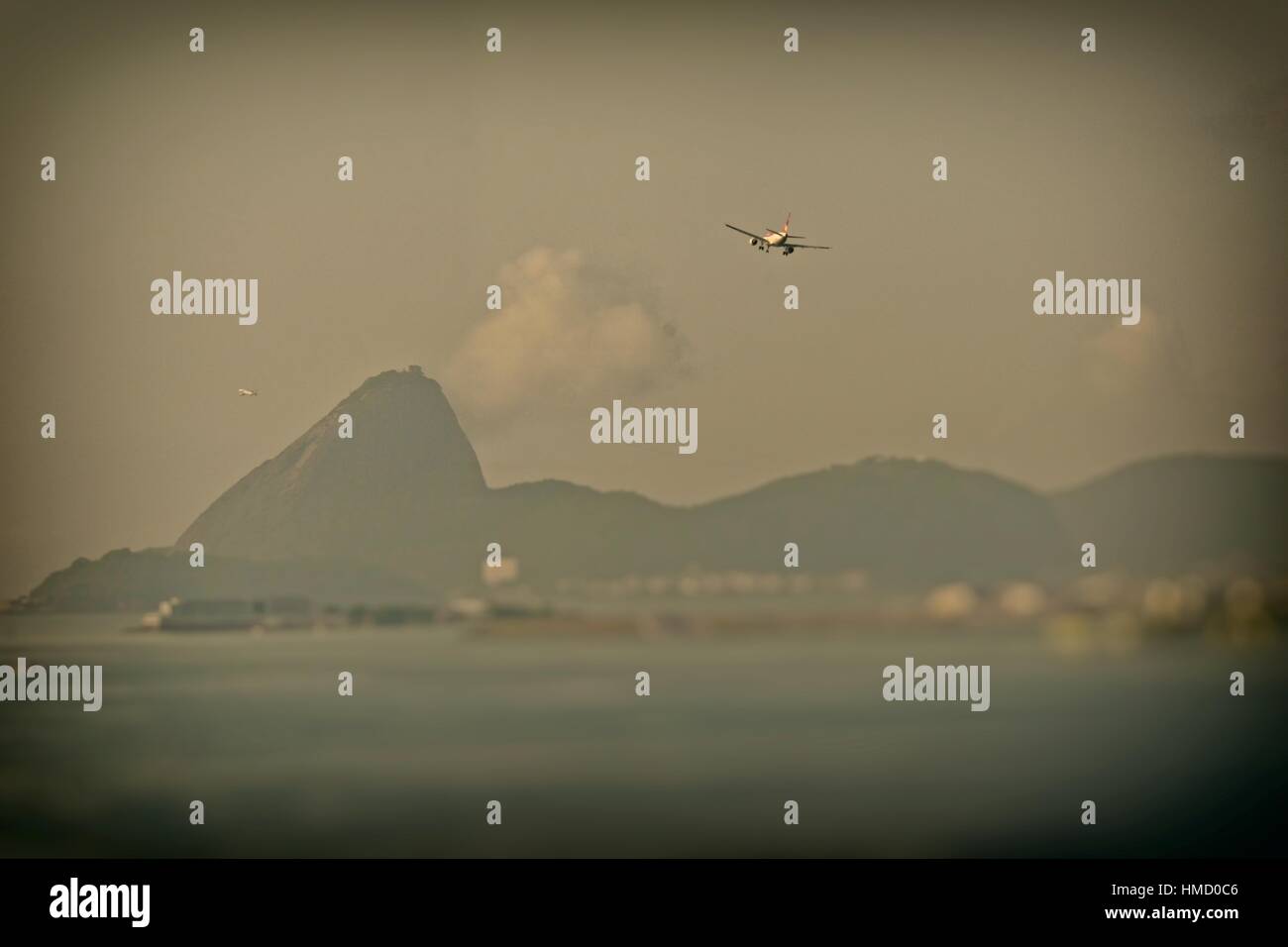 Airplane landing in Rio de Janeiro Stock Photo - Alamy