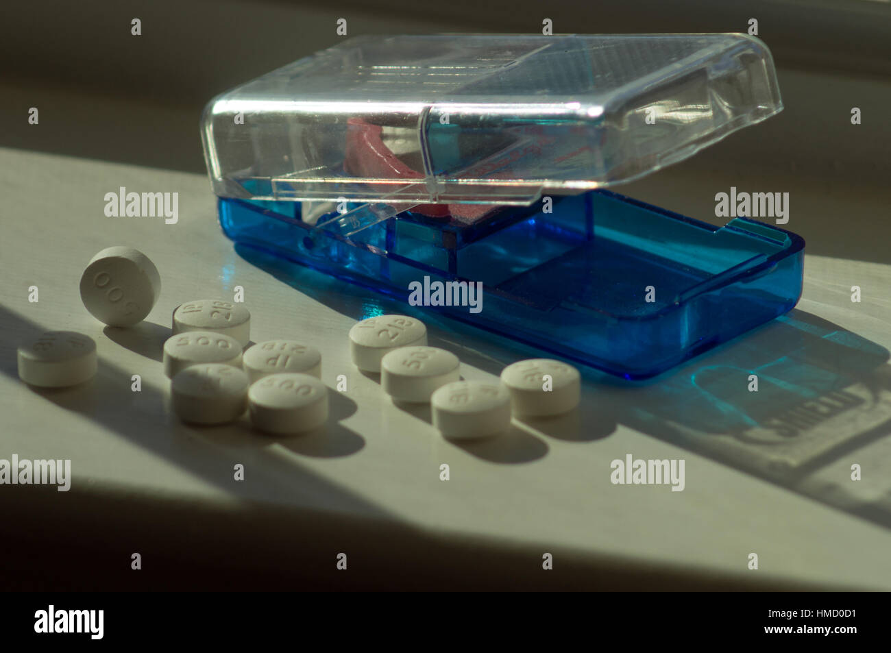 Pill cutter hi-res stock photography and images - Alamy
