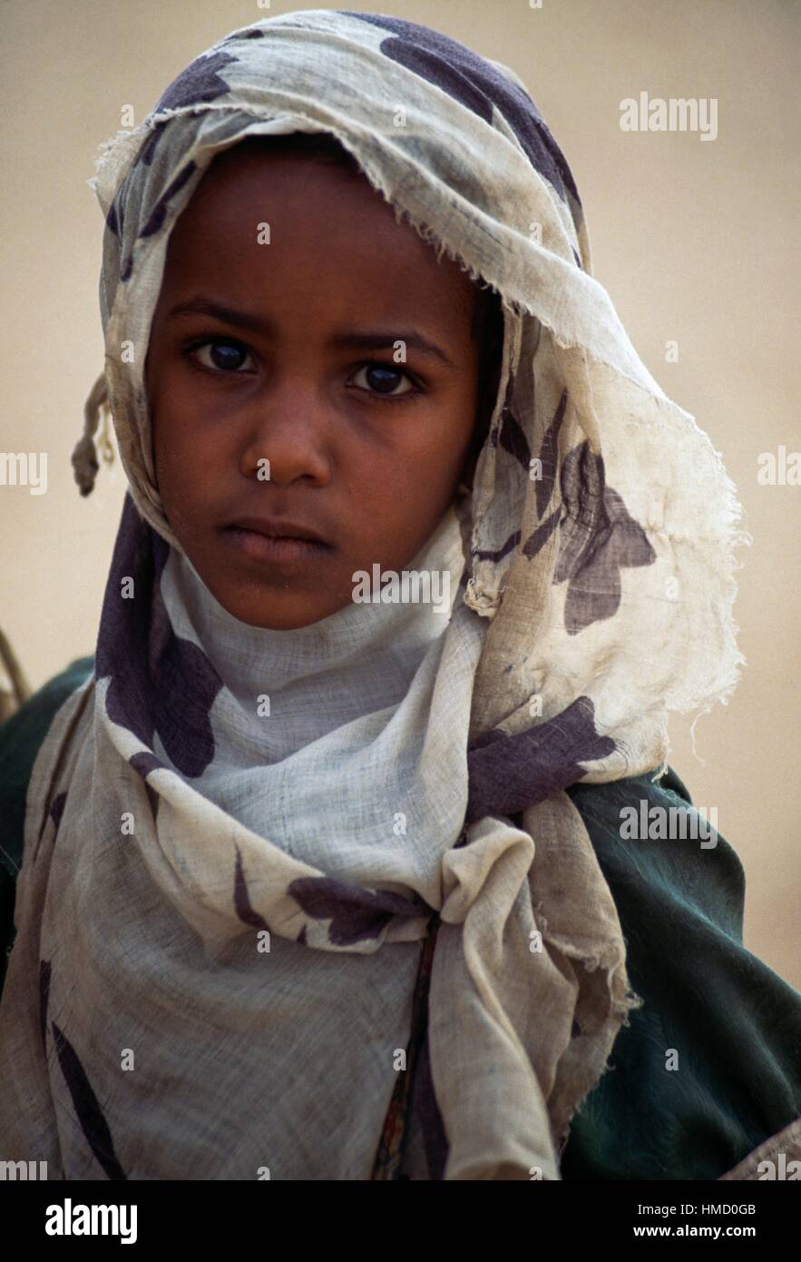 Girl sahara desert sudan hi-res stock photography and images - Alamy