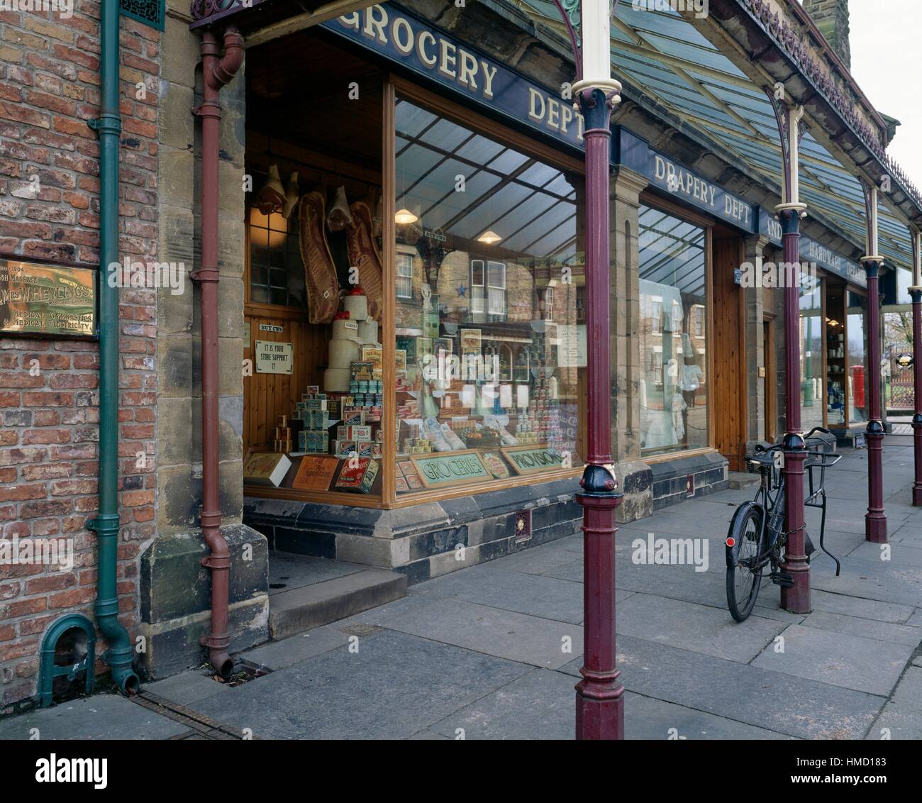 Grocery shop window hi-res stock photography and images - Alamy