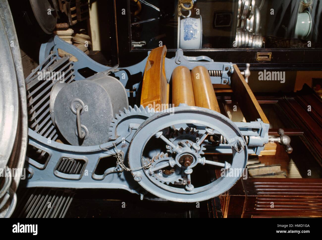 Old mangle hi-res stock photography and images - Alamy