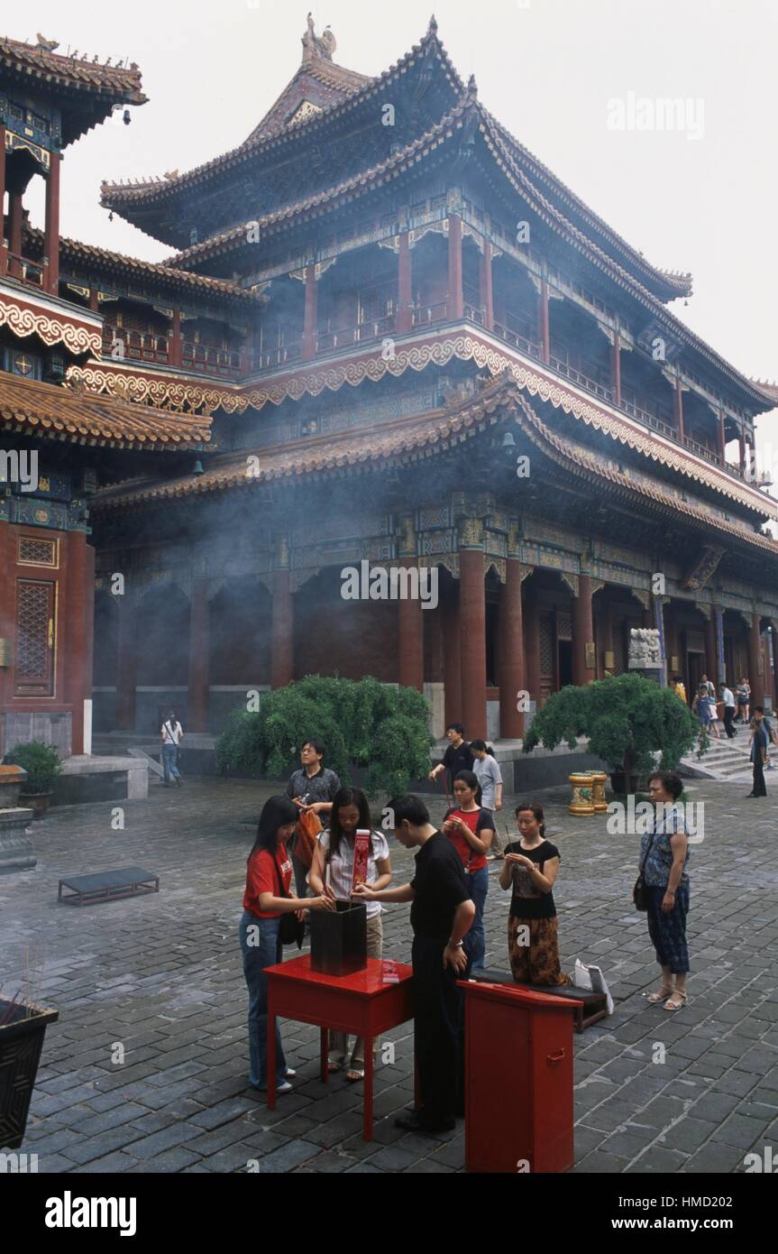 Devotees in front of the Pavilion of Ten Thousand Fortunes (Wangfu Ge ...