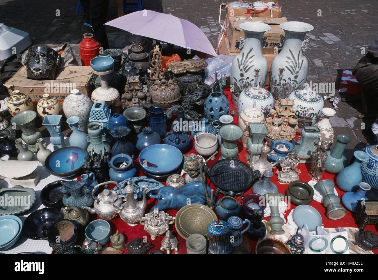 Pottery stand various items hi-res stock photography and images - Alamy