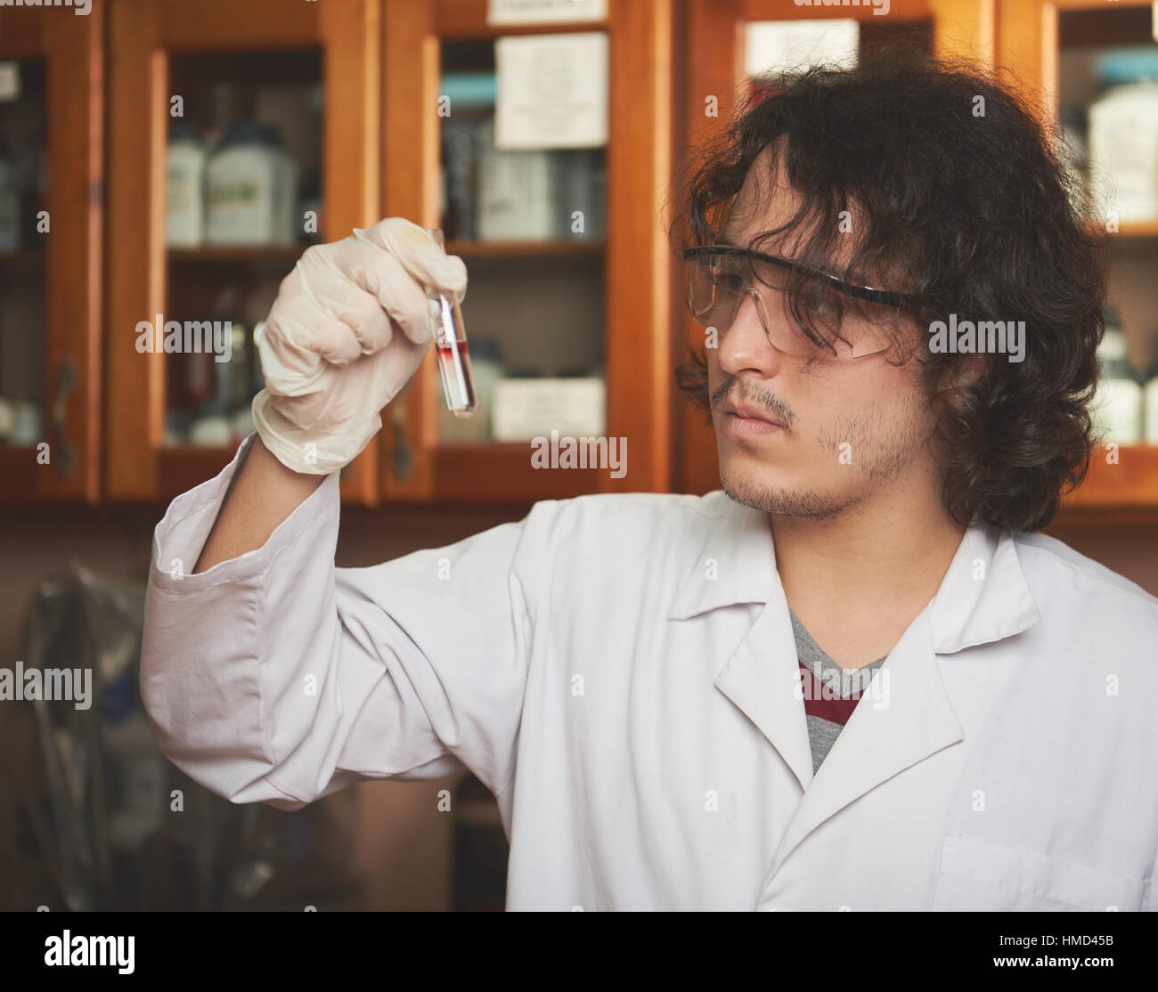 Scientist chemist hi-res stock photography and images - Alamy