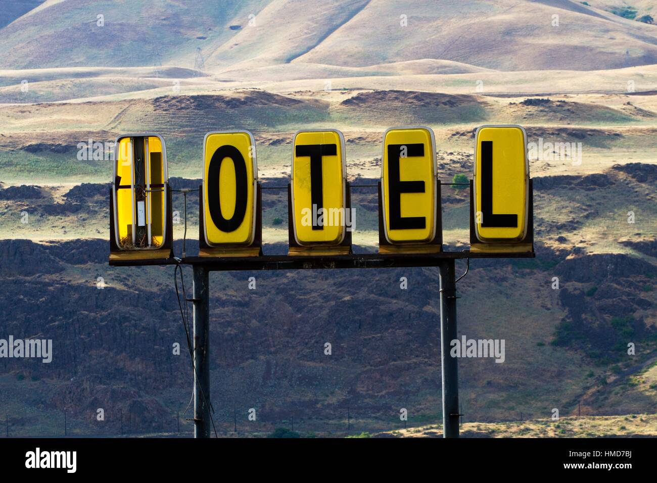 Broken signage hi-res stock photography and images - Alamy