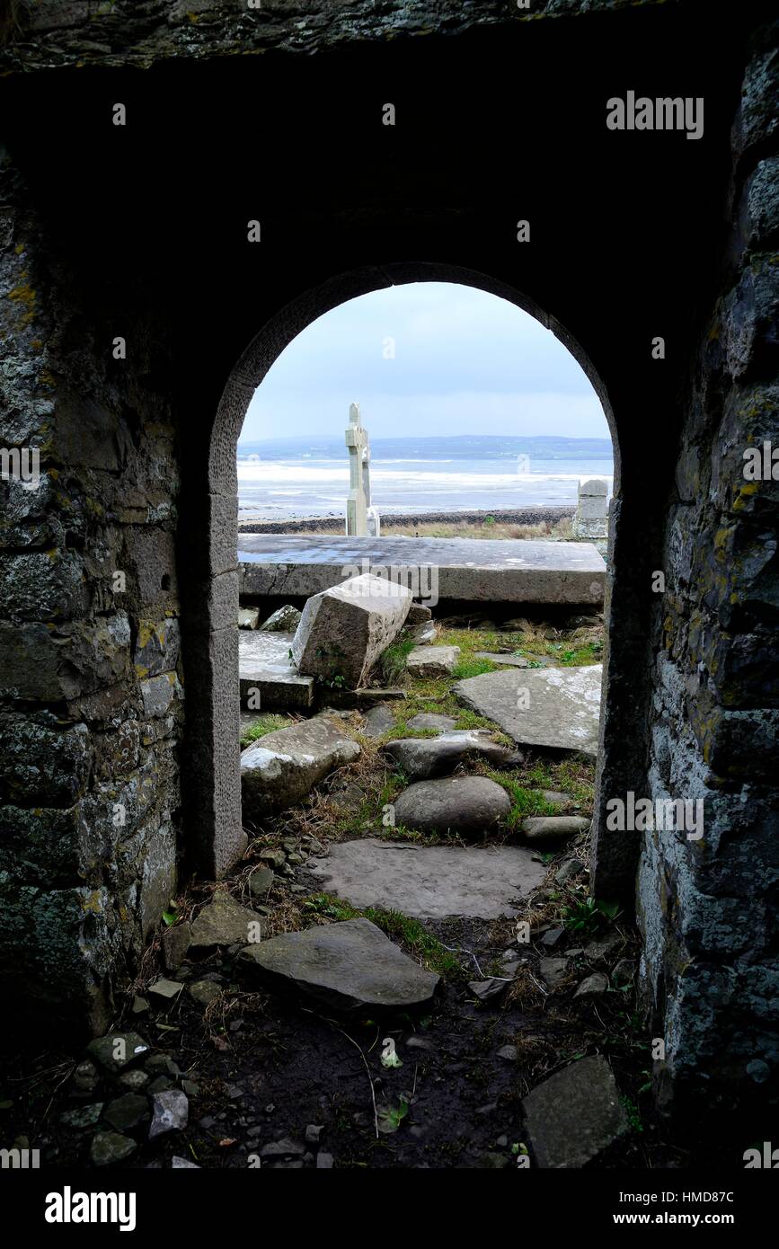 Co clare ruins hi-res stock photography and images - Alamy