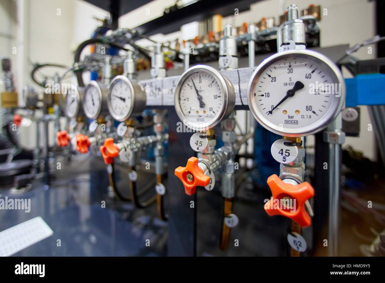 Valve machining hi-res stock photography and images - Alamy