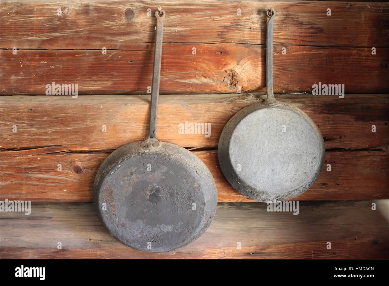 Old log cabin hi-res stock photography and images - Alamy