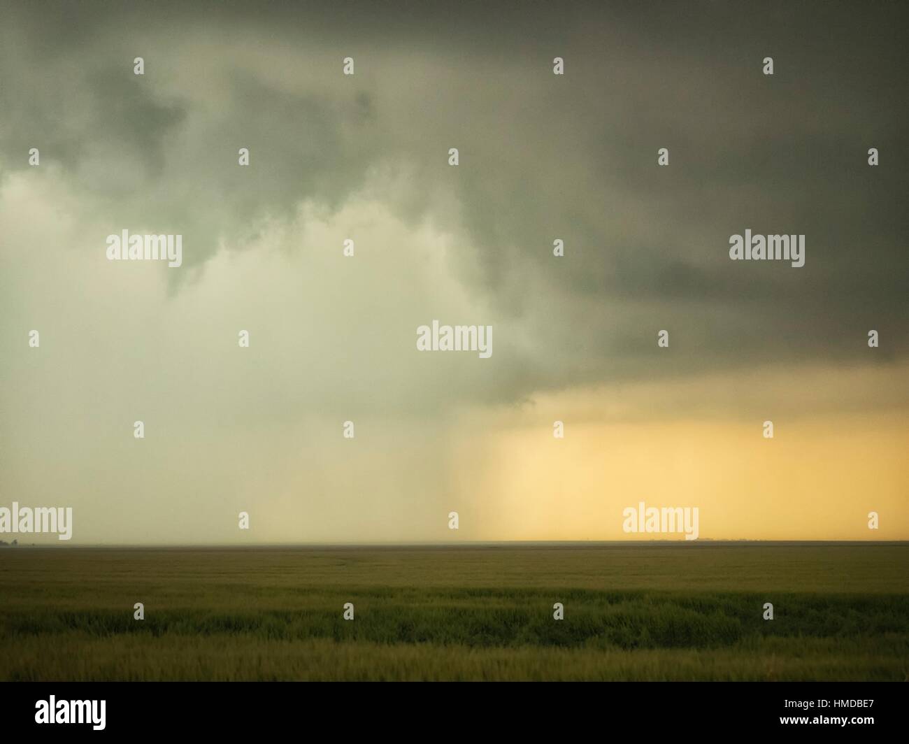 Supercell storm kansas hi-res stock photography and images - Alamy