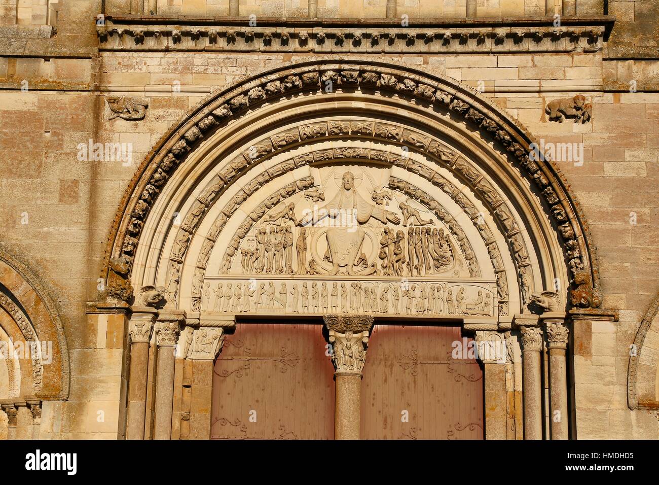 Basilique sainte marie madeleine hi-res stock photography and images ...