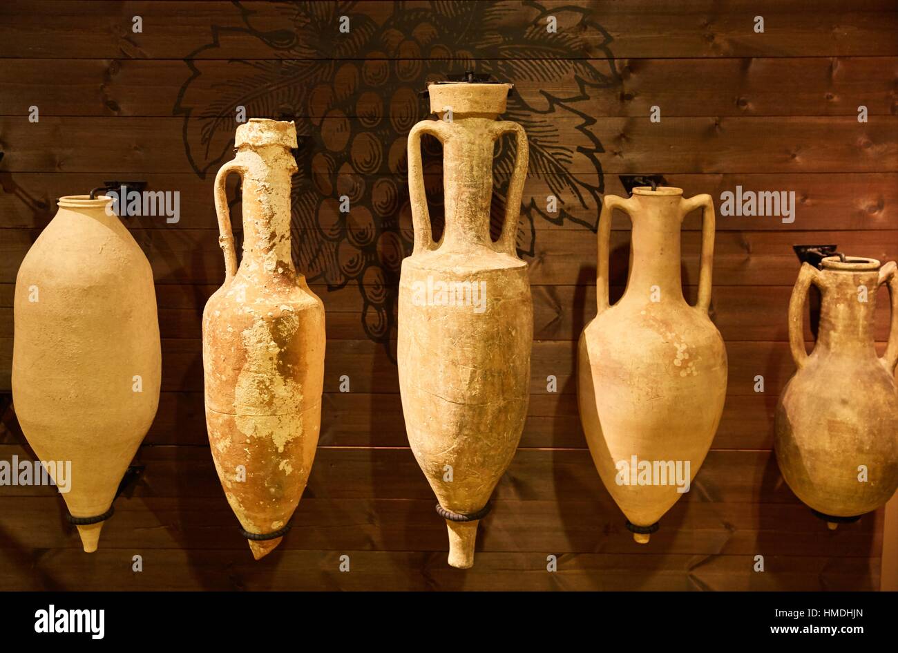 Wine amphora hi-res stock photography and images - Alamy