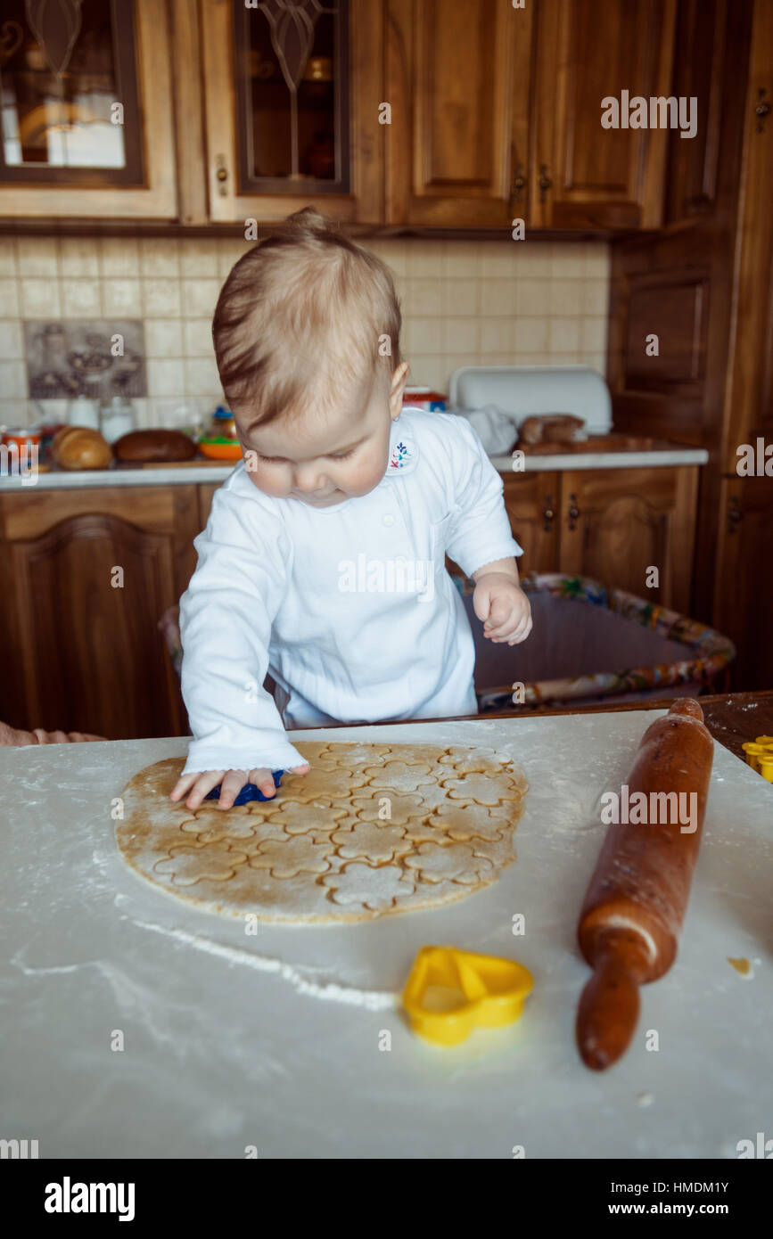 child baking cookies Stock Photo - Alamy