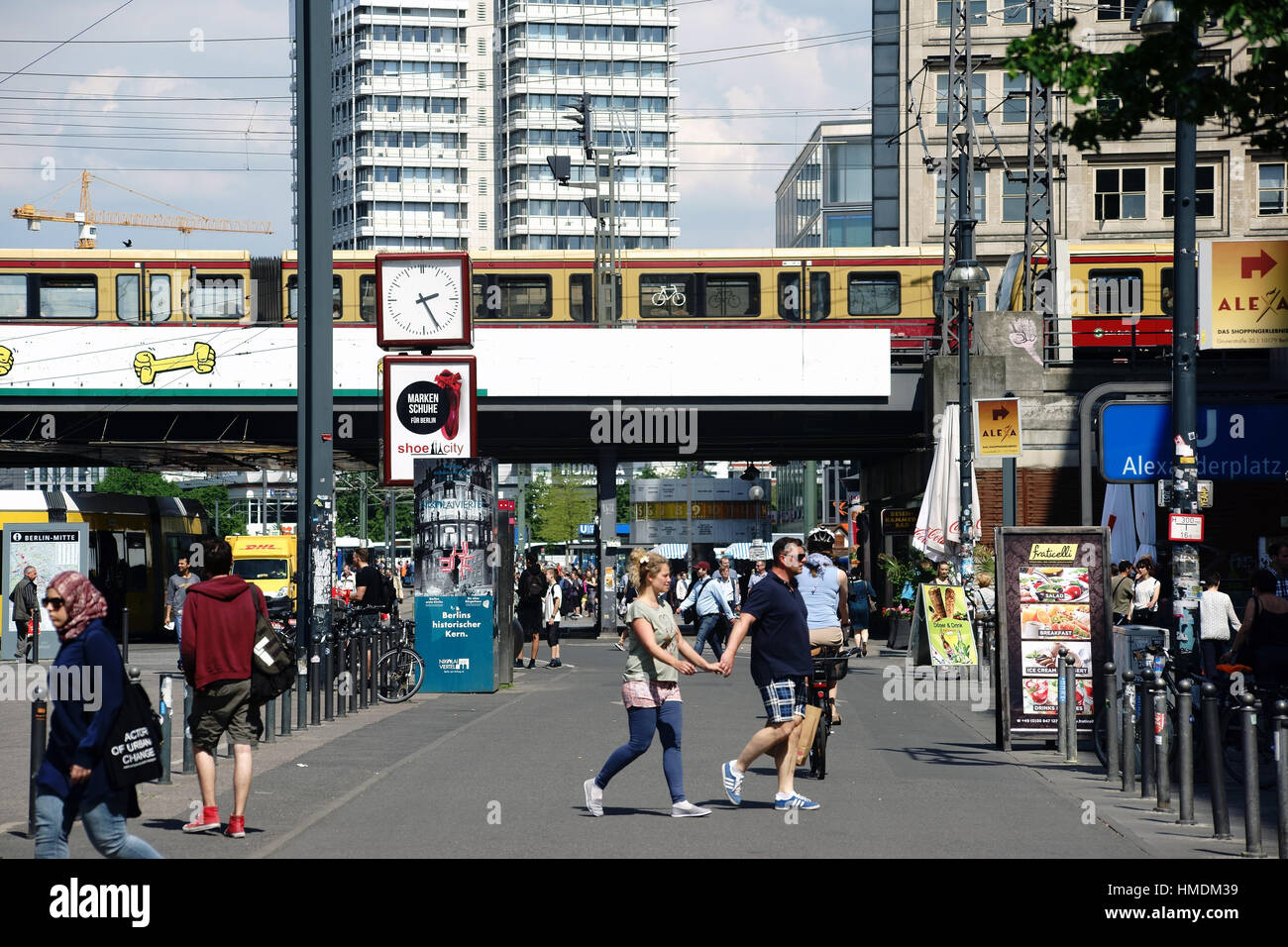 Alexander square hi-res stock photography and images - Alamy