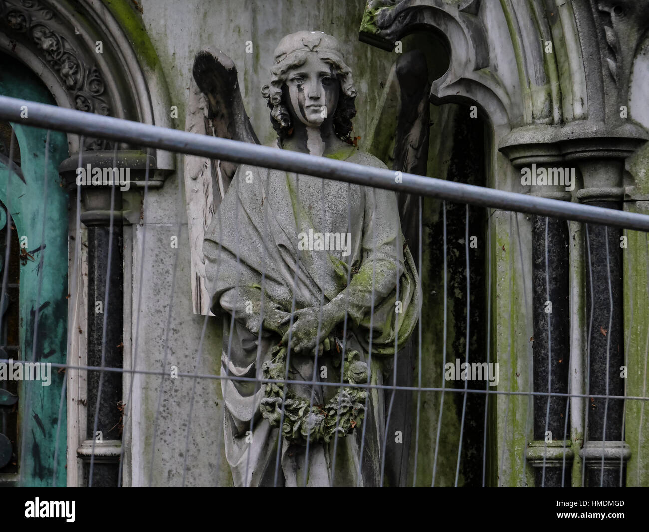 Enclosed cemetery hi-res stock photography and images - Alamy