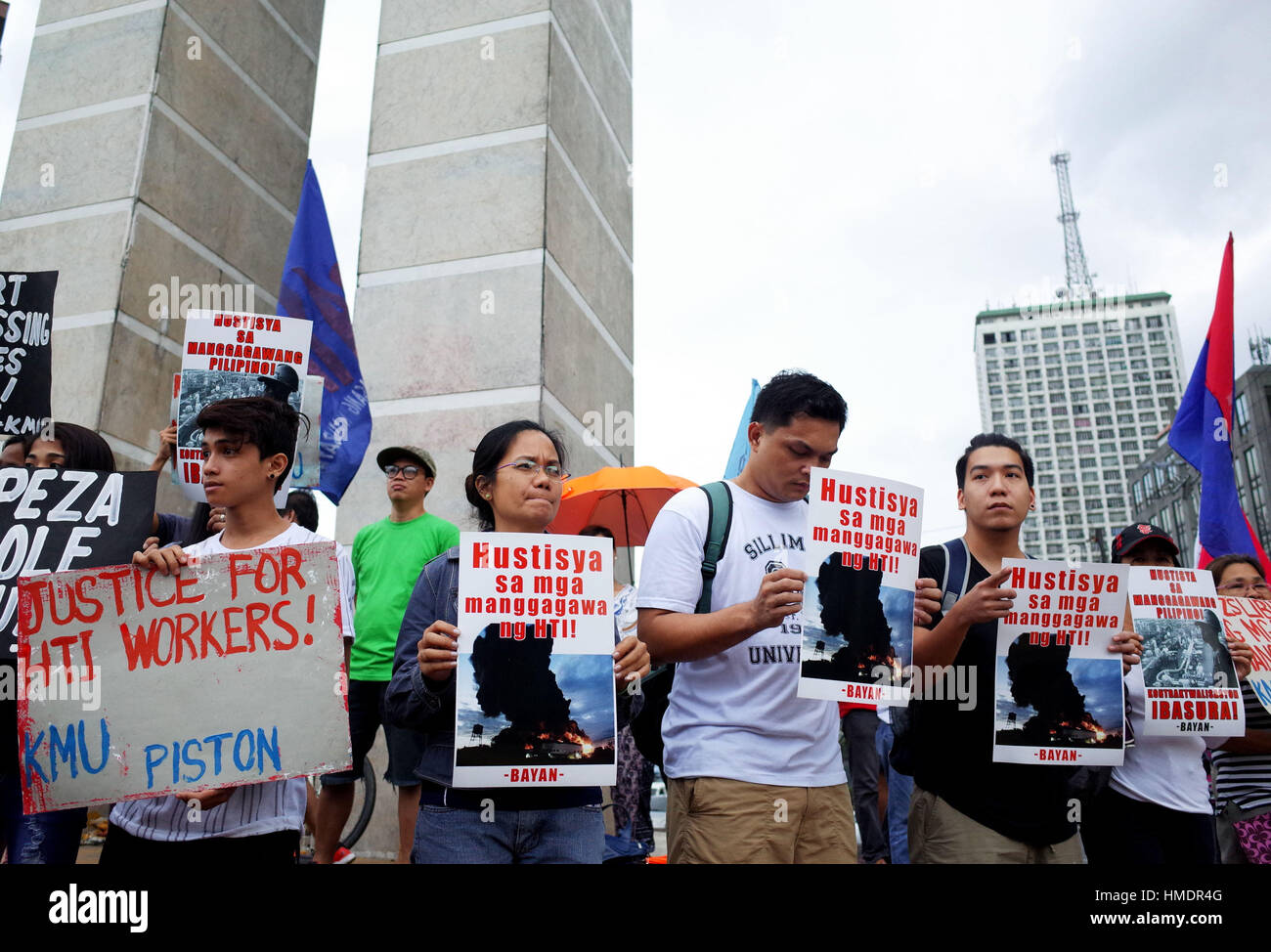Quezon City, Philippines. 02nd Feb, 2017. Filipino workers hold ...