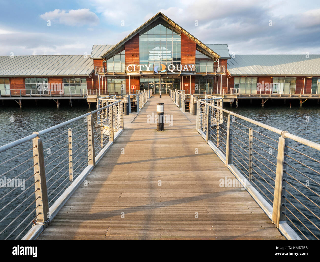 Dundee docks hi-res stock photography and images - Alamy