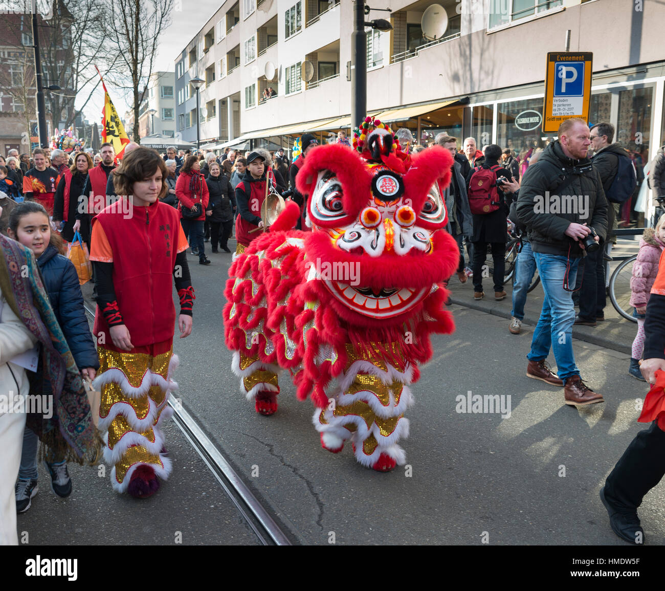Lion dance hi-res stock photography and images - Alamy