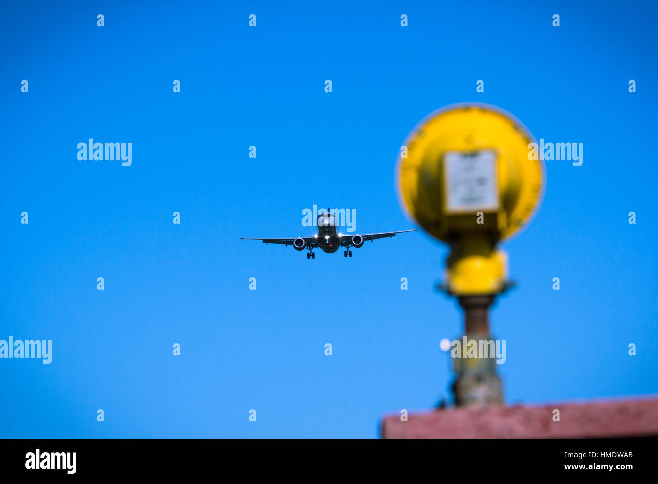 Airliner flying overhead with contrails hi-res stock photography and ...
